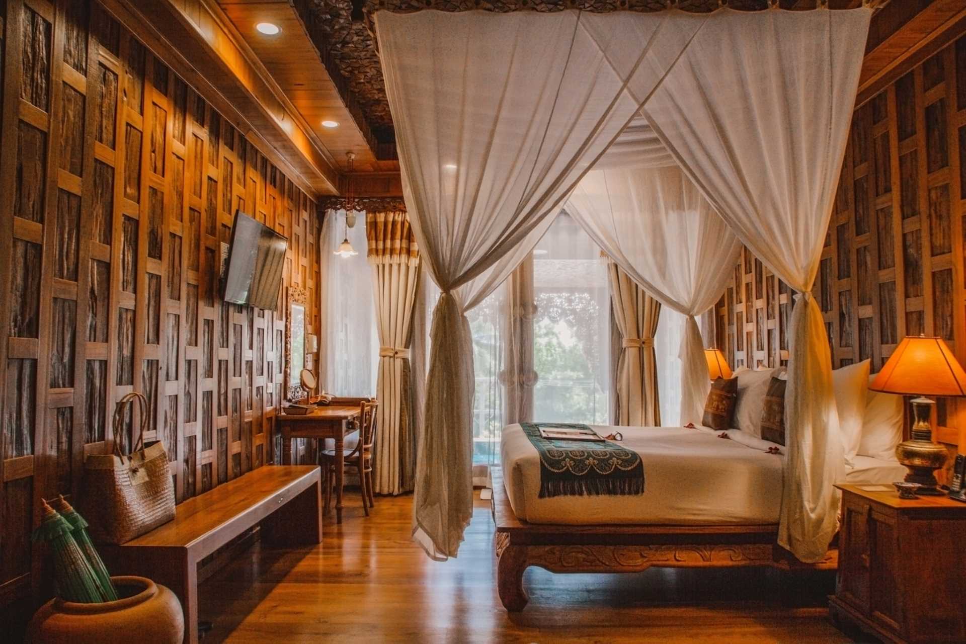 Experiences | Tour East